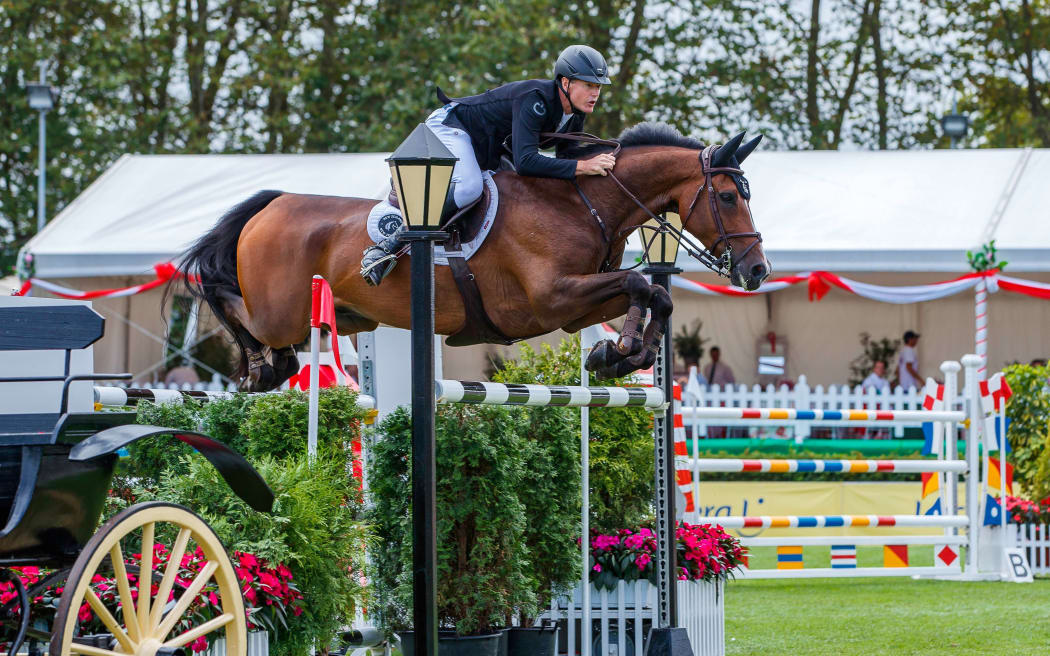 Experienced showjumping team named for Tokyo | RNZ News