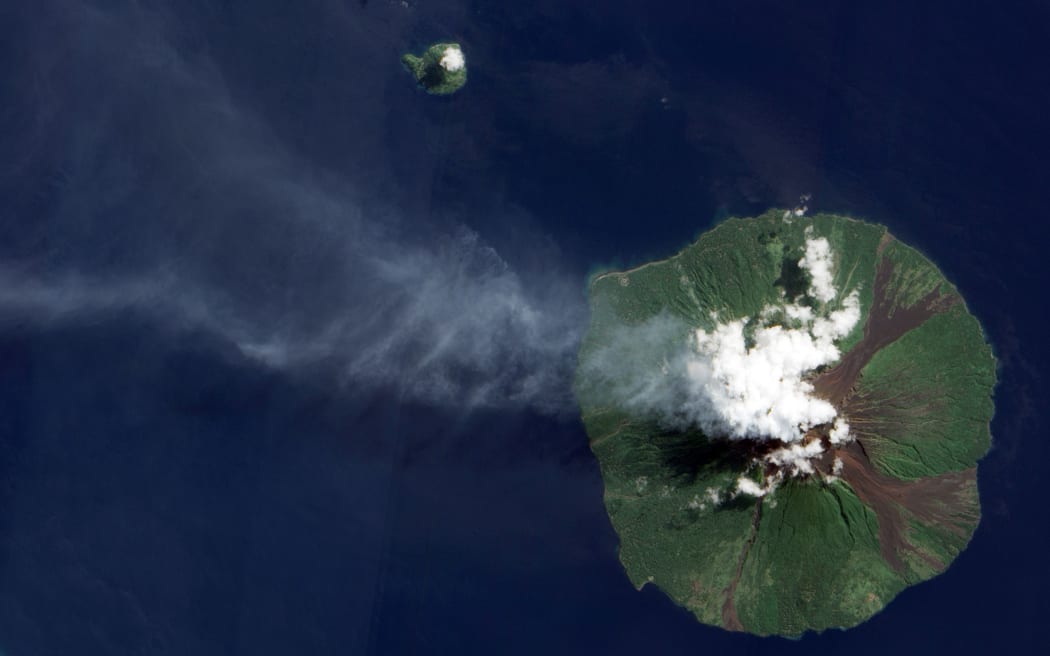 Volcano erupts on PNG's Manam Island | RNZ News