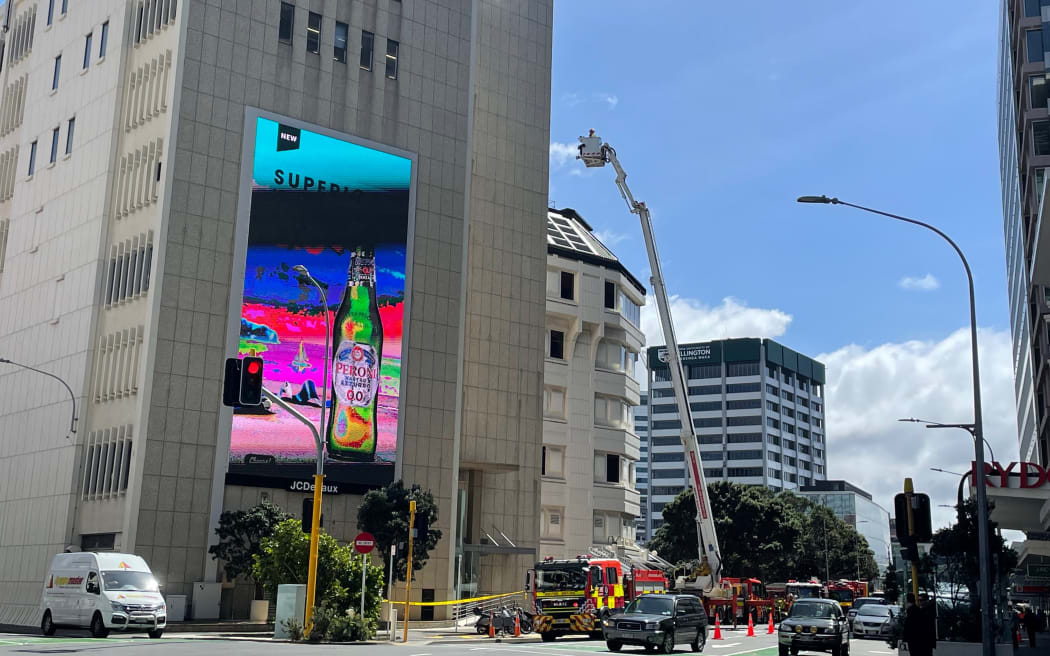 Smoke seen billowing from central Wellington building | RNZ News