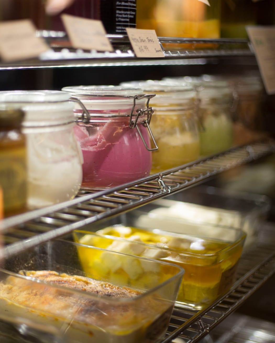Dunedin deli saves plastic with returnable packaging system | RNZ
