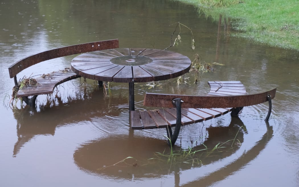 In pictures: Aucklanders wake to destruction after severe thunderstorm ...