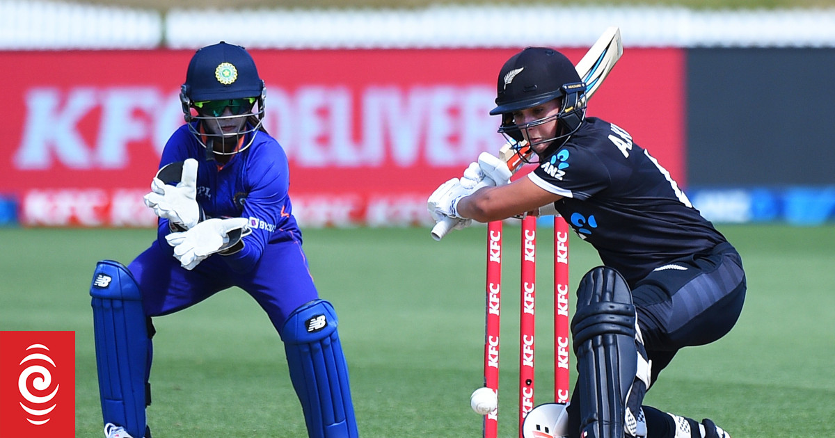 Kerr sisters seal White Ferns win over India | RNZ News