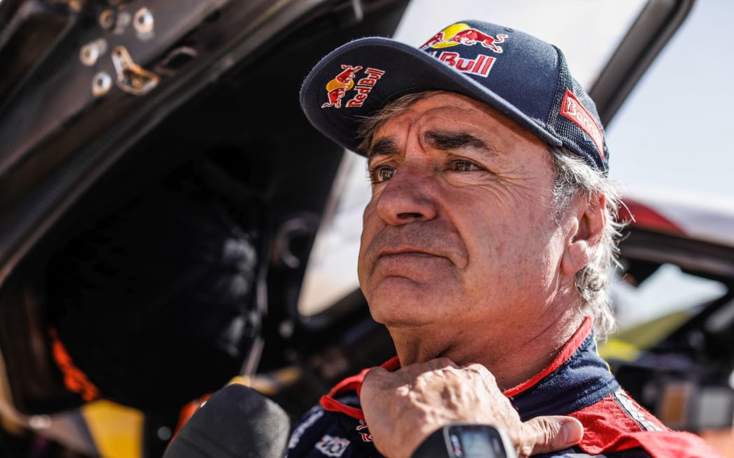 Carlos Sainz Sr reveals broken back from Dakar crash | RNZ News
