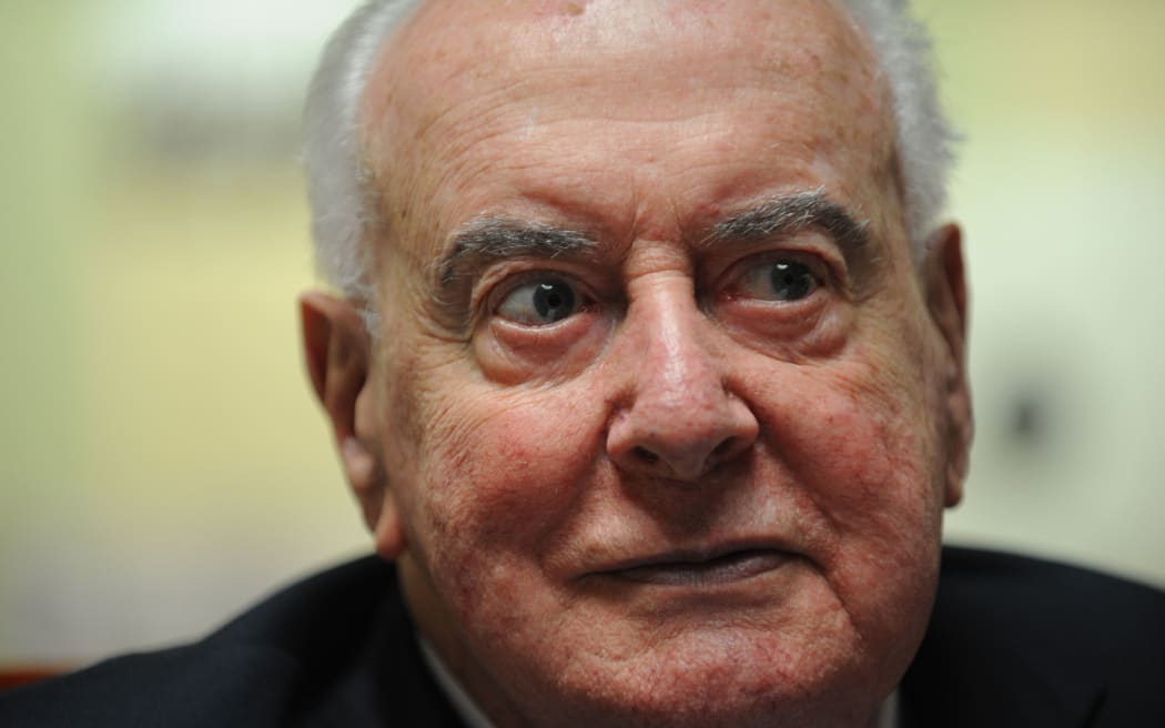 Former Australian PM Whitlam dies | RNZ News