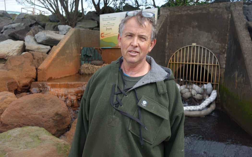 Council in hot water for lack of transparency over CEO's absence | RNZ News