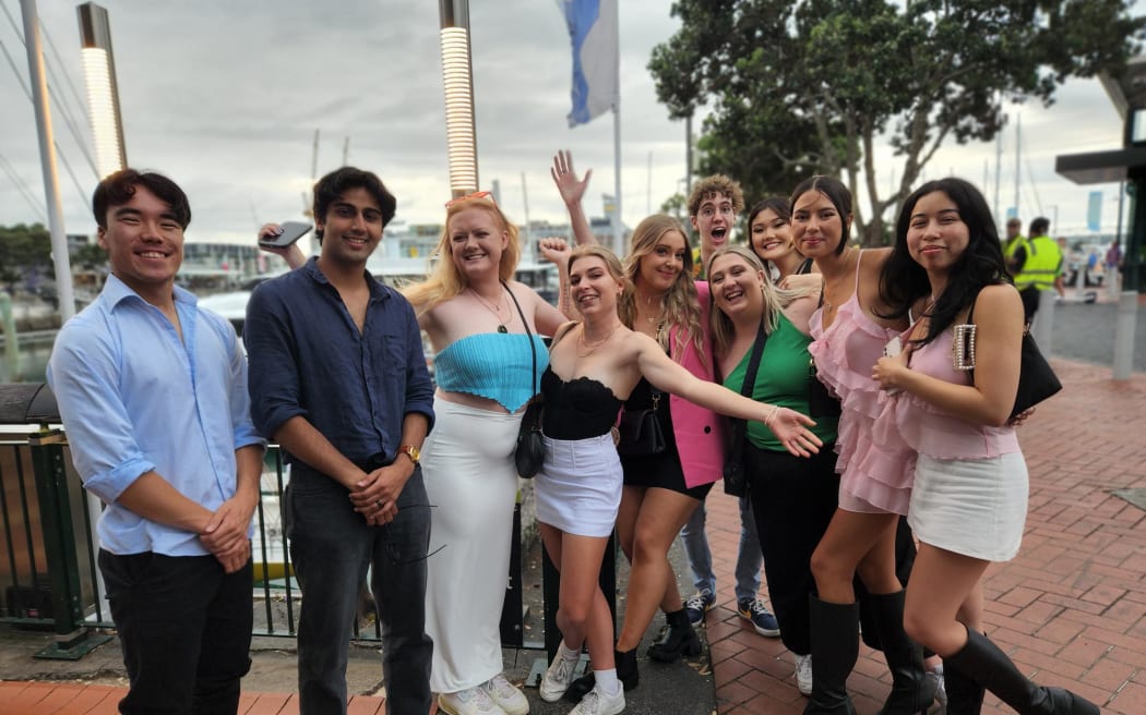 New year welcomed in with fireworks in Auckland and Wellington | RNZ News