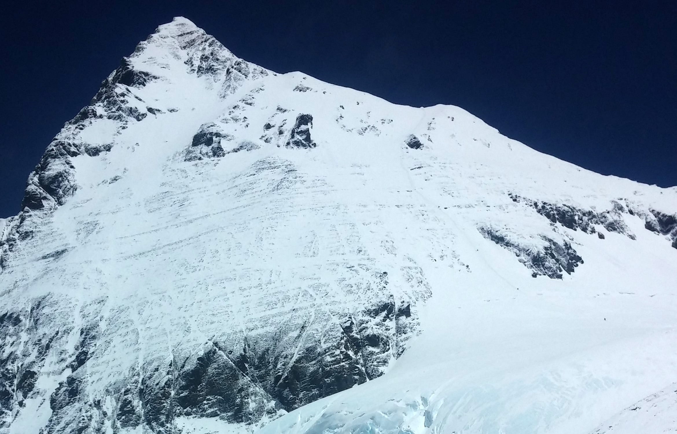 Mount Everest: Mountain's highest glacier melting rapidly, new study ...