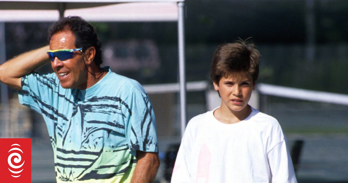 Pioneer tennis coach dies | RNZ News