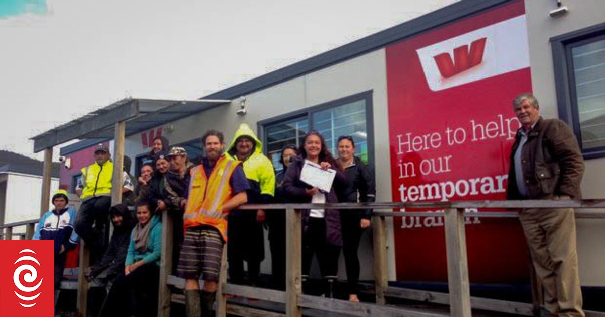 Shipping container bank under threat | RNZ News