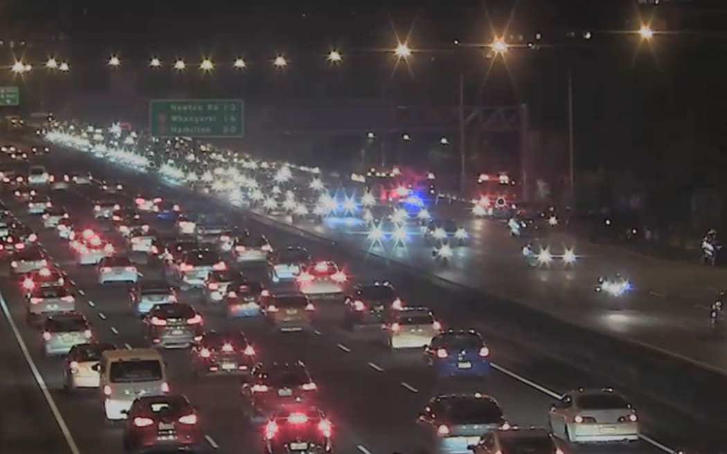 All lanes re-open on Auckland's northwestern motorway after multi ...