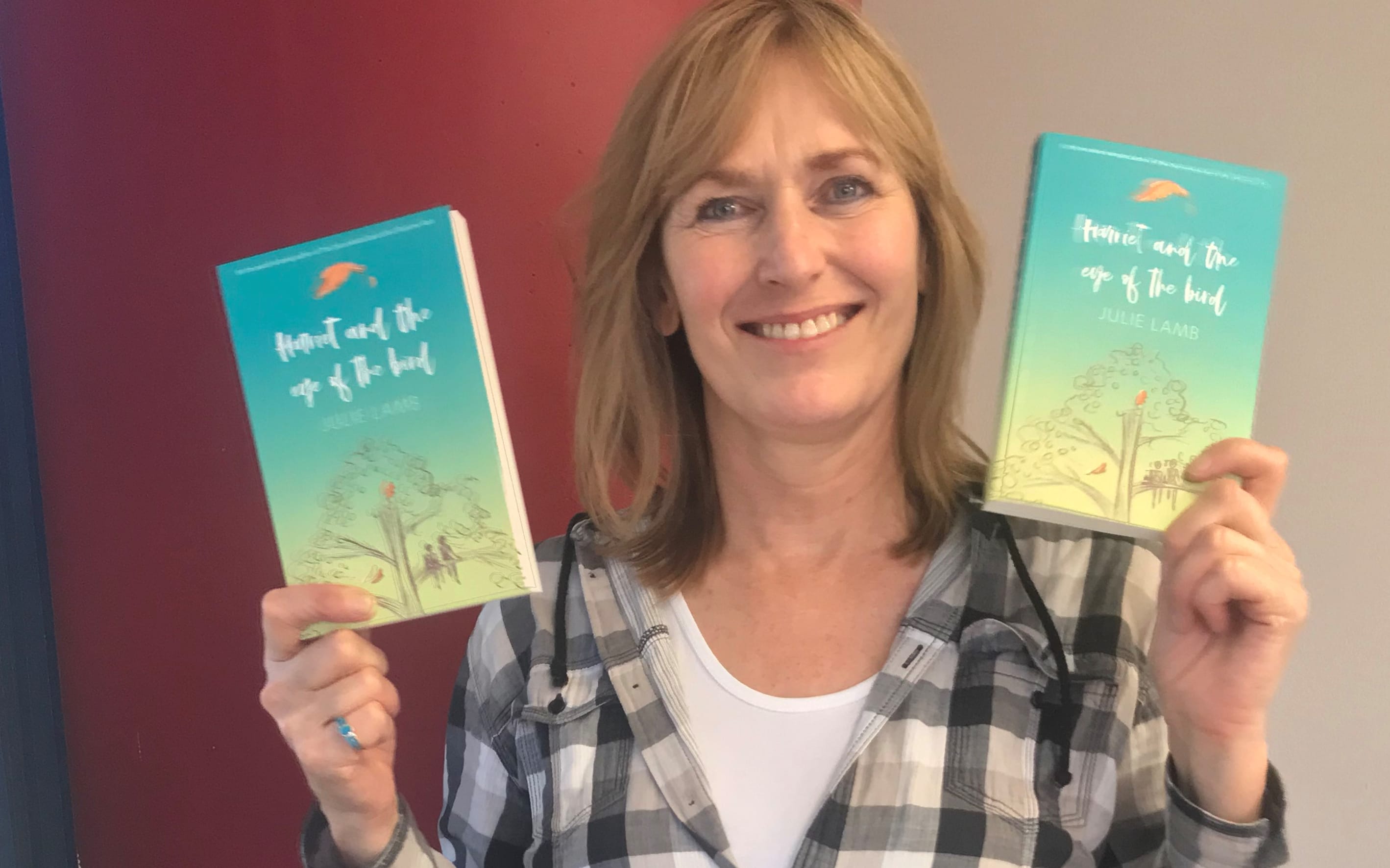 Children's author Julie Lamb meets a fan | RNZ
