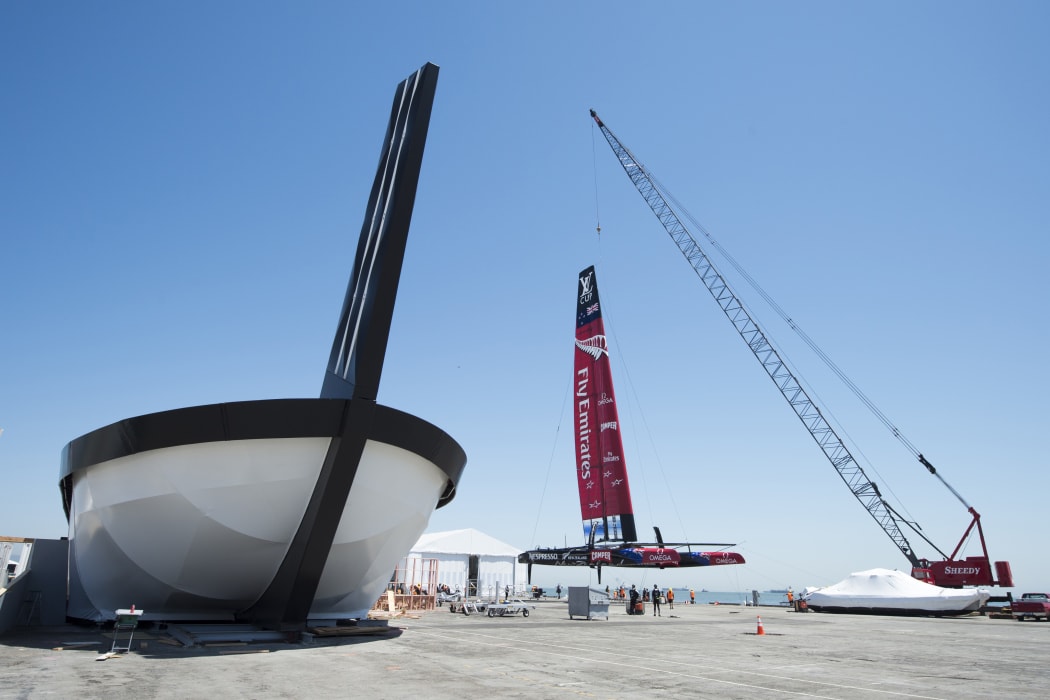 Giant plastic waka heads for Tauranga | RNZ News