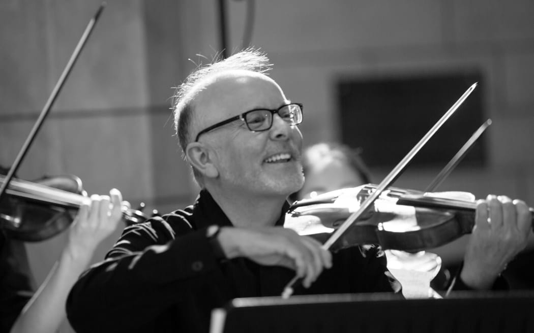 Standing Room Only for Sunday 25 September 2022 Standing Room Only | RNZ