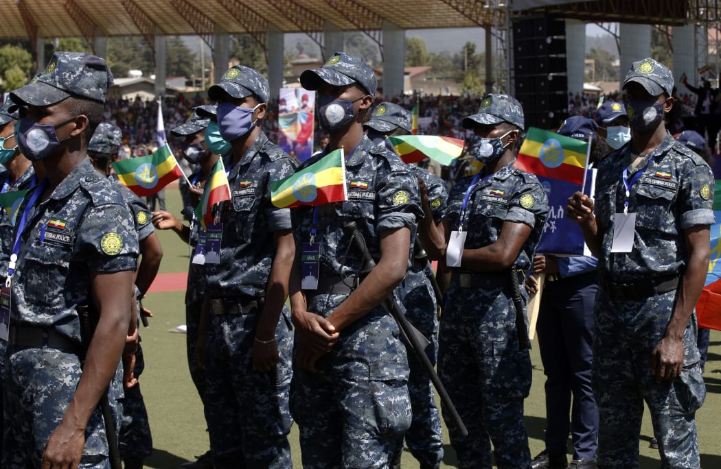 Ethiopia's Tigray crisis: Ethiopia troops to 'encircle and shell ...