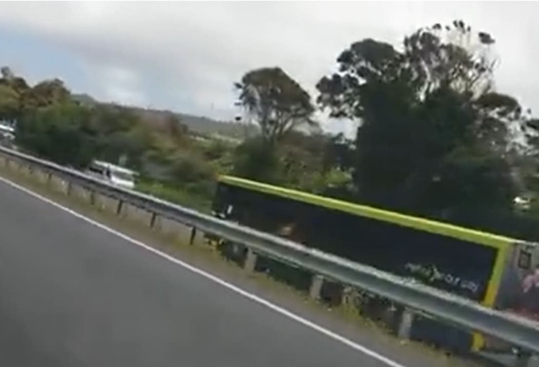 Bus stopped driving wrong way down Wellington motorway | RNZ News