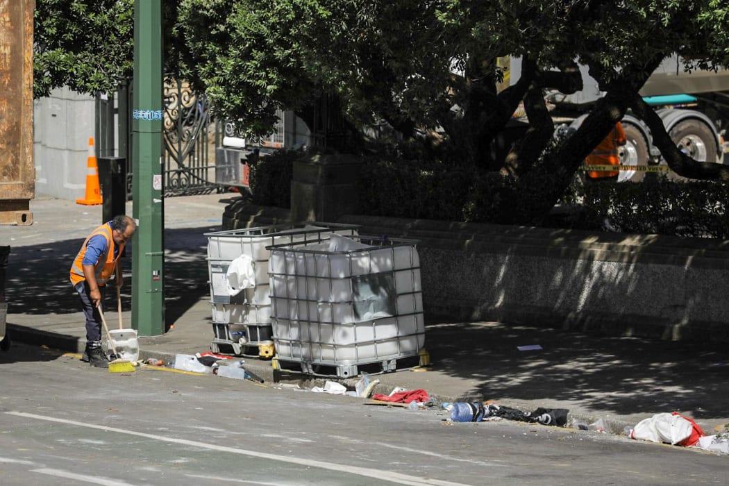 In photos: Removing the debris of a protest that ended in chaos | RNZ News