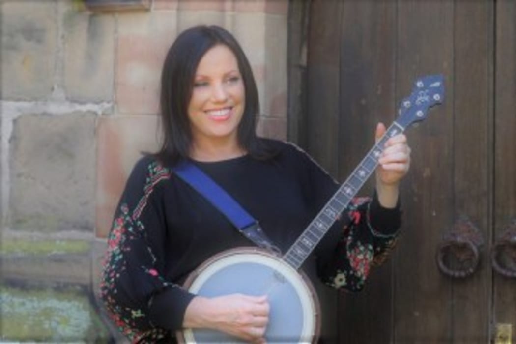 Traditional Irish banjo with Angela Usher | RNZ