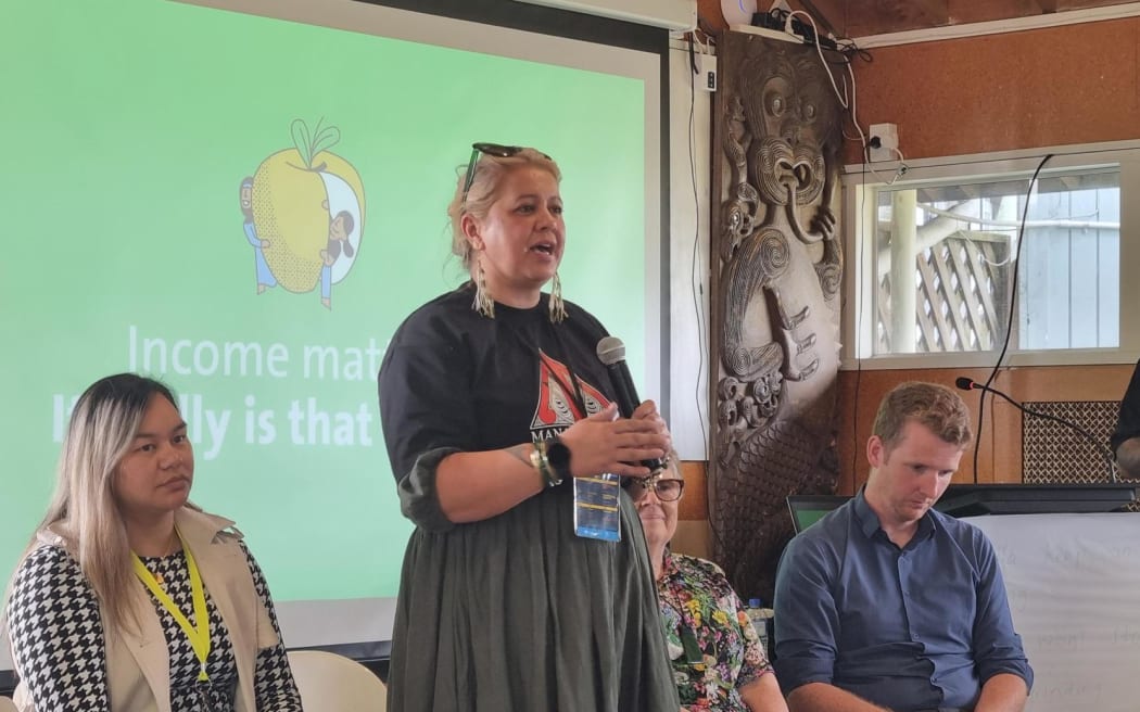 Fewer Kiwi children living in poverty but disparity between Māori and Pākehā remains | RNZ News