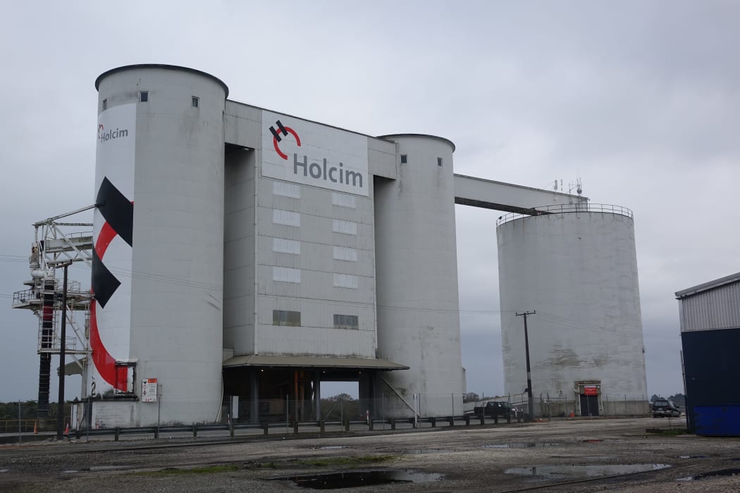 Council backs out of $5m Holcim purchase | RNZ News