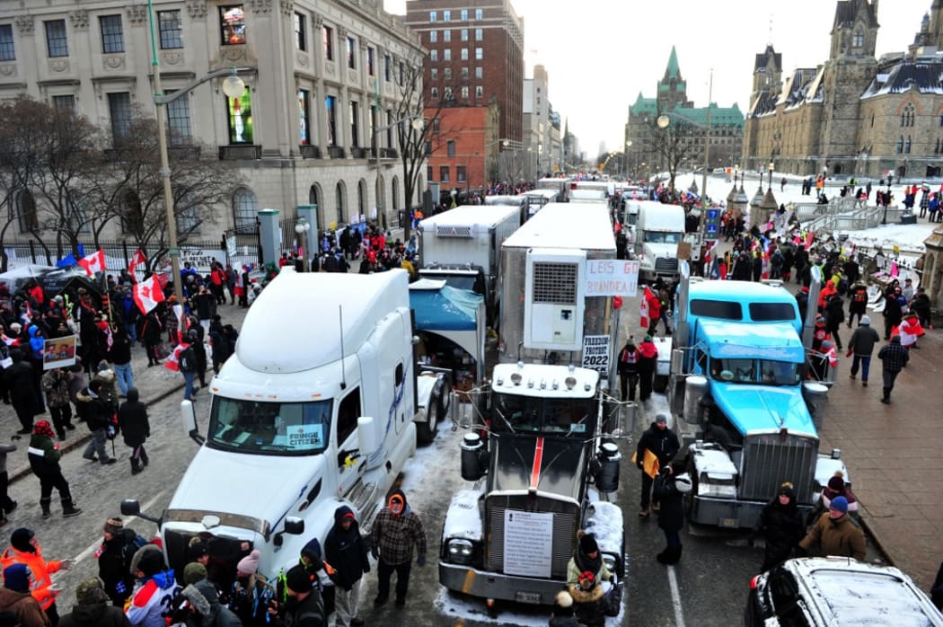 Justin Trudeau vows to freeze anti-mandate protesters' bank accounts ...