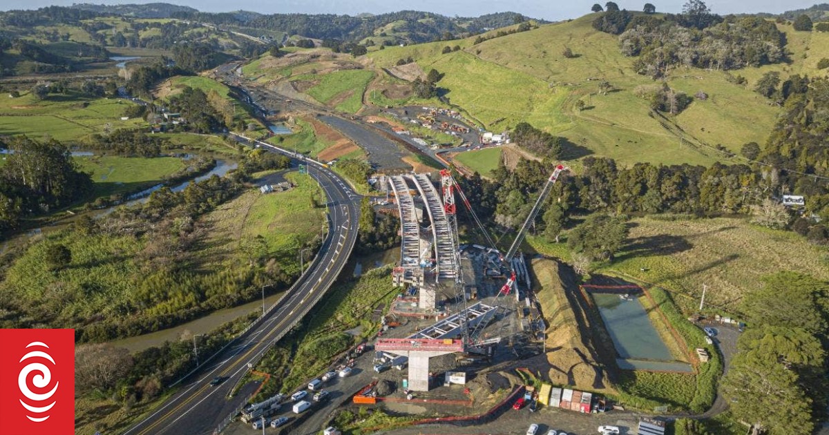 Commuters excited to get first go on new Auckland motorway | RNZ