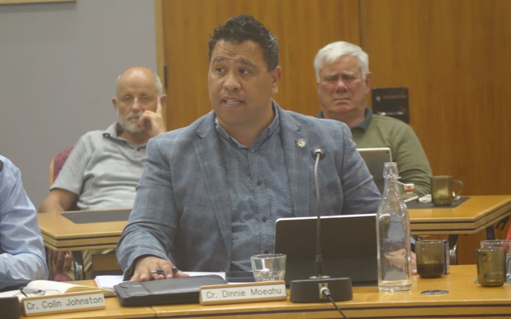 New Plymouth council boss on leave following secret emergency meeting | RNZ News