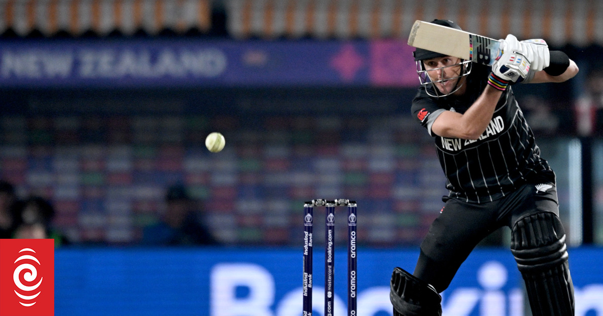 Black Caps fall five runs short in massive run chase | RNZ News