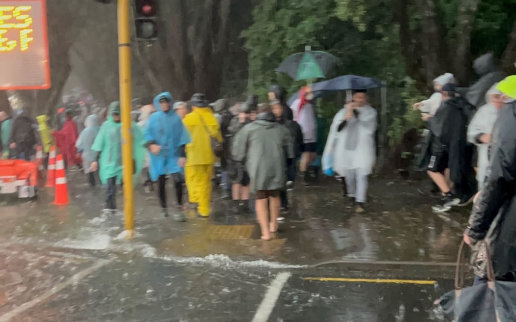In photos: Heavy rain causes flooding, evacuations in Auckland | RNZ News