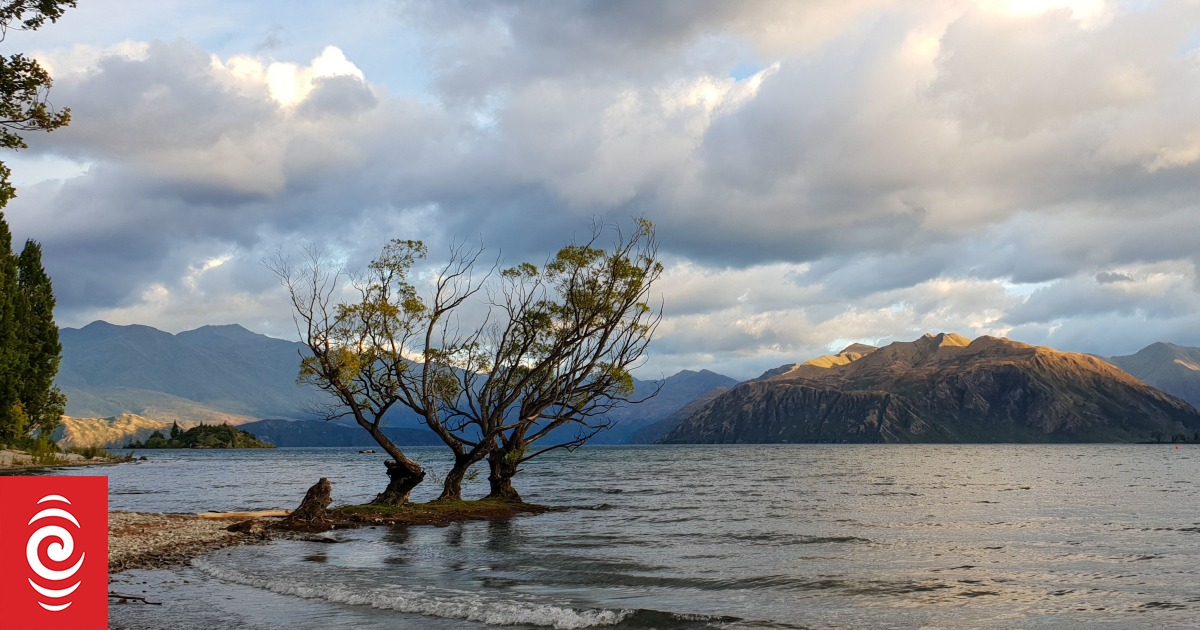 Wanaka community having Christmas in June to spread cheer | RNZ