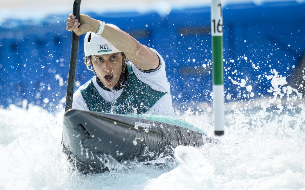 Jones powers through slalom heats | RNZ News