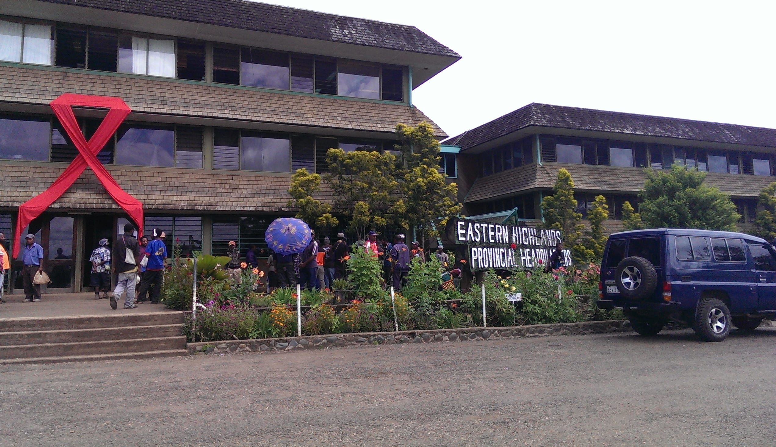 PNG police storm building, demand Covid-19 allowances | RNZ News