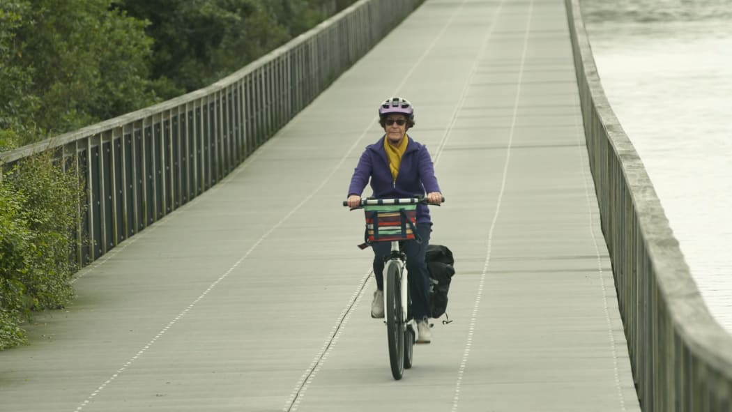 Senior cyclists help lead way towards Auckland's transport emissions ...