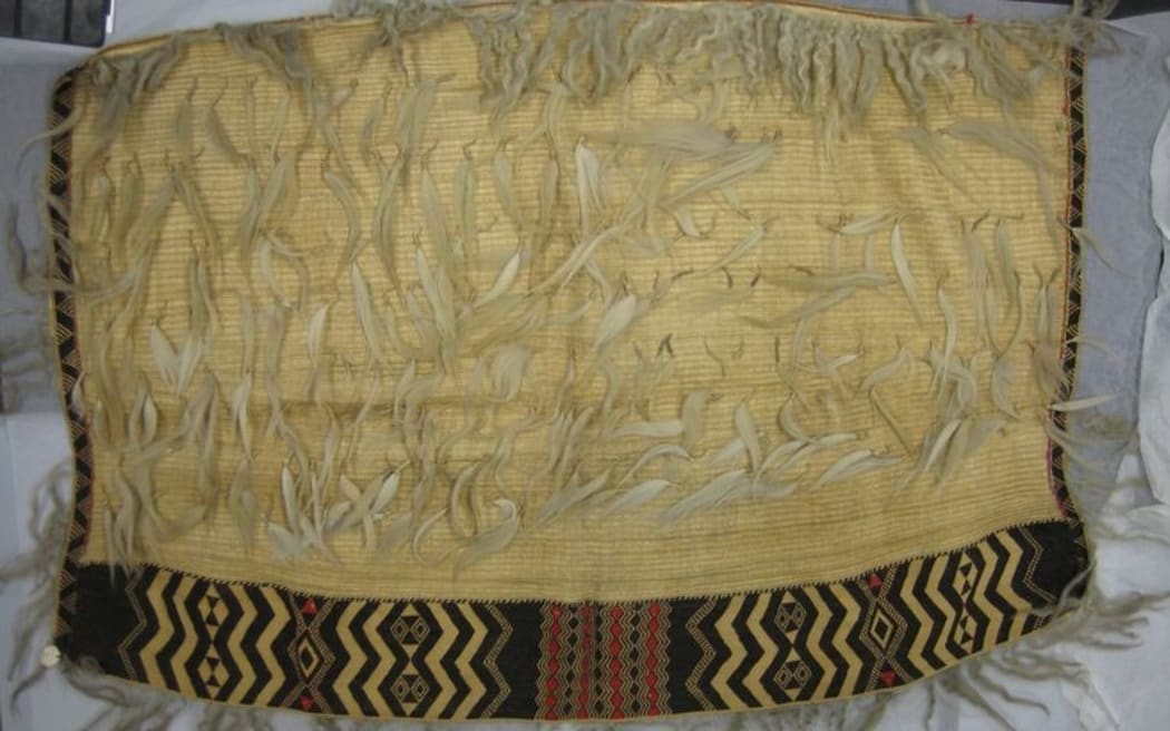 Dog skin cloak to be beamed in | RNZ News