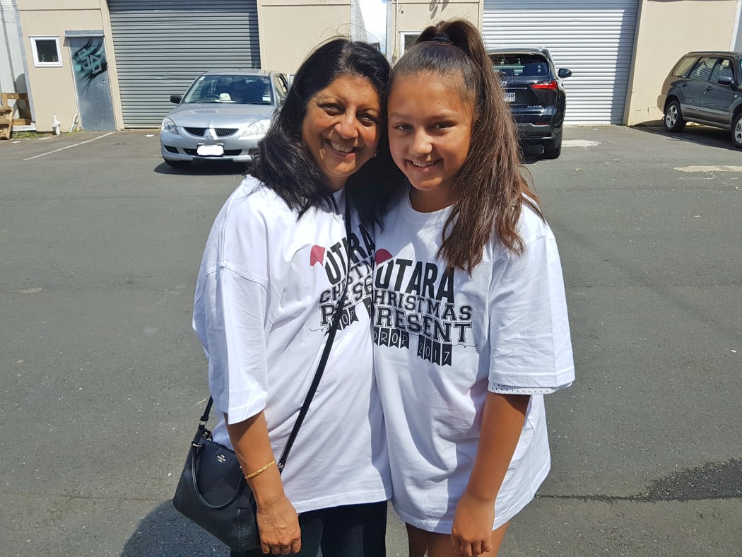 Santa's helpers unite for children of Ōtara | RNZ News