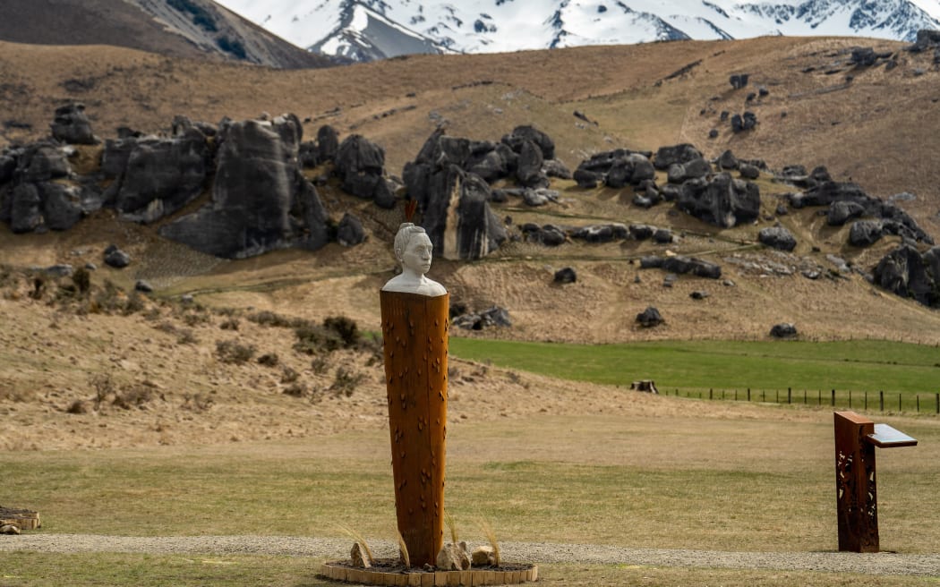 Restored pou whenua reflect significance of precious site | RNZ News