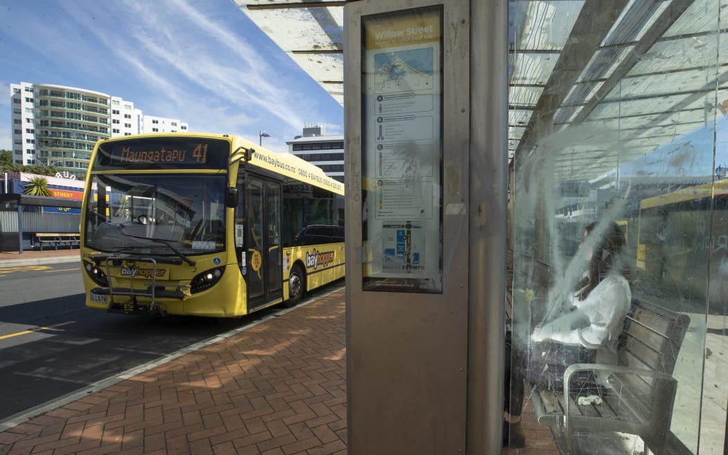 Tauranga’s free bus fares restricted after bus stop violence | RNZ News