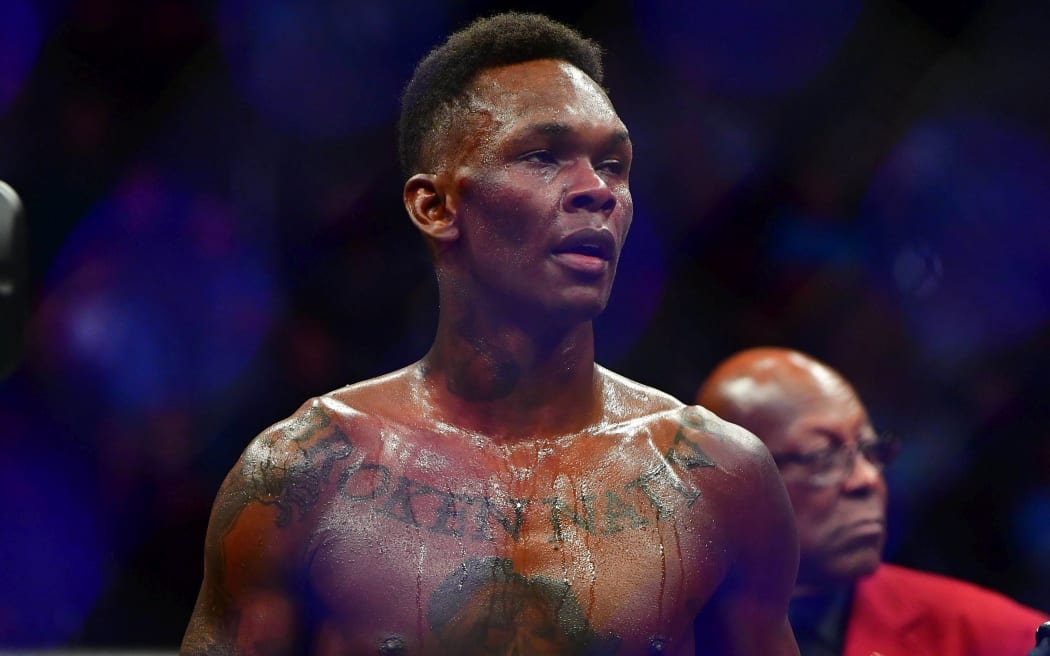 Israel Adesanya loses UFC title to Brazilian rival | RNZ News
