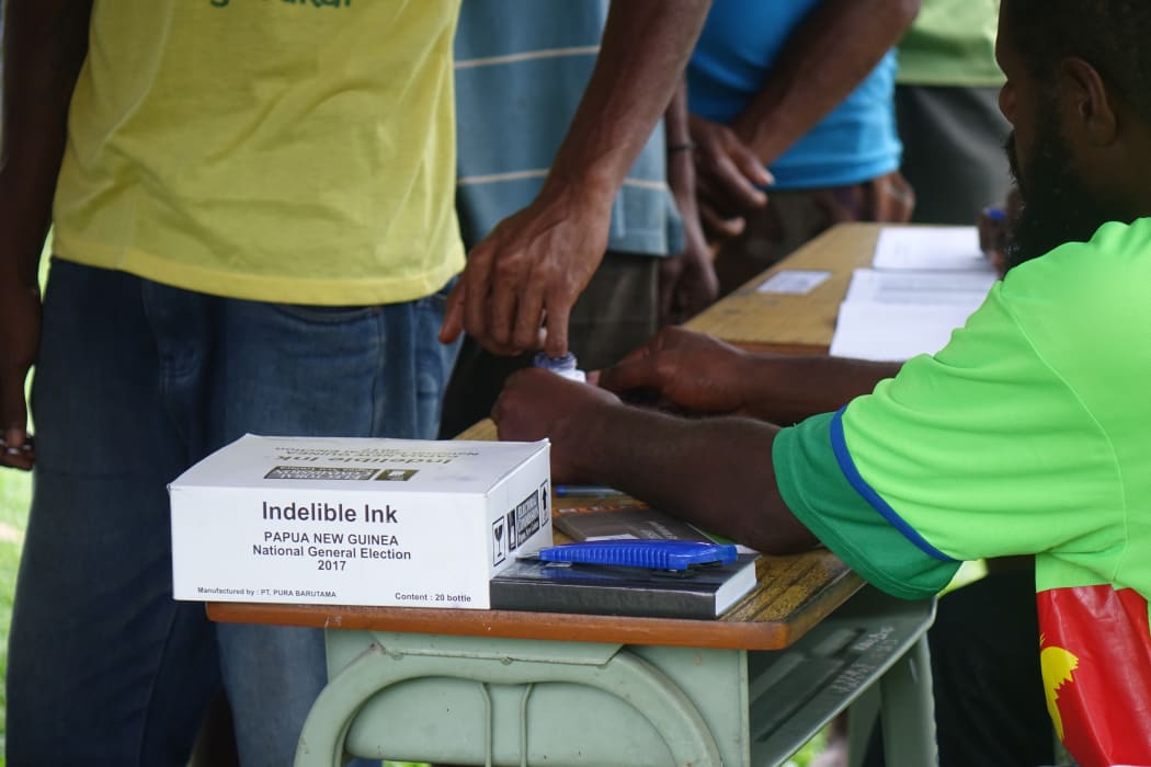 Battle lines drawn as PNG election counting advances | RNZ