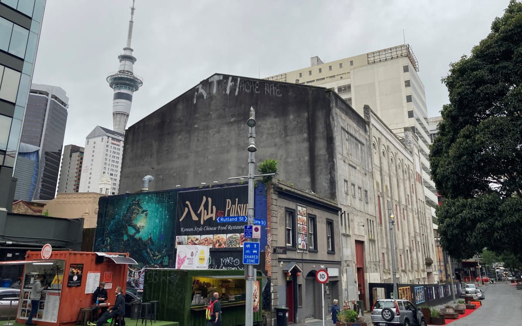 Auckland's St James Theatre restoration now 'do or die', Swarbrick says ...