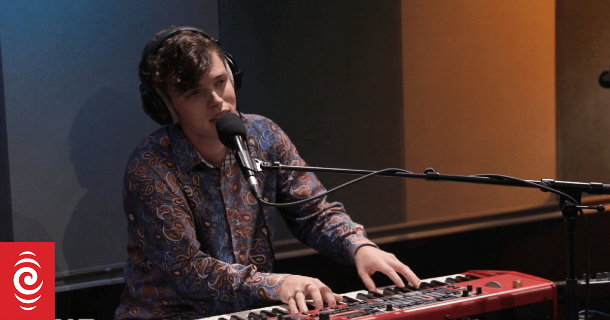Live Session: Nick Dow | RNZ