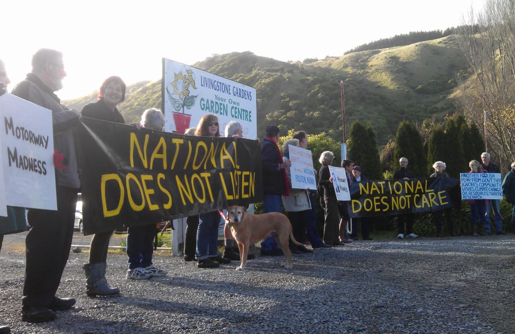 Protesters blockade garden centre in path of expressway | RNZ News