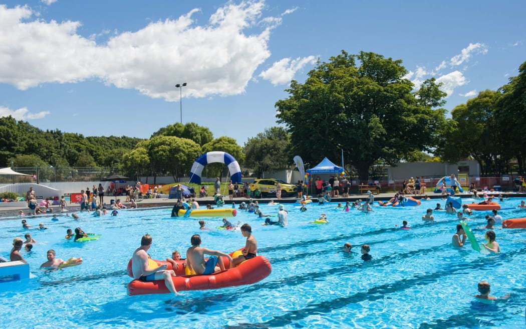 Child dies at public swimming pool in Christchurch | RNZ News