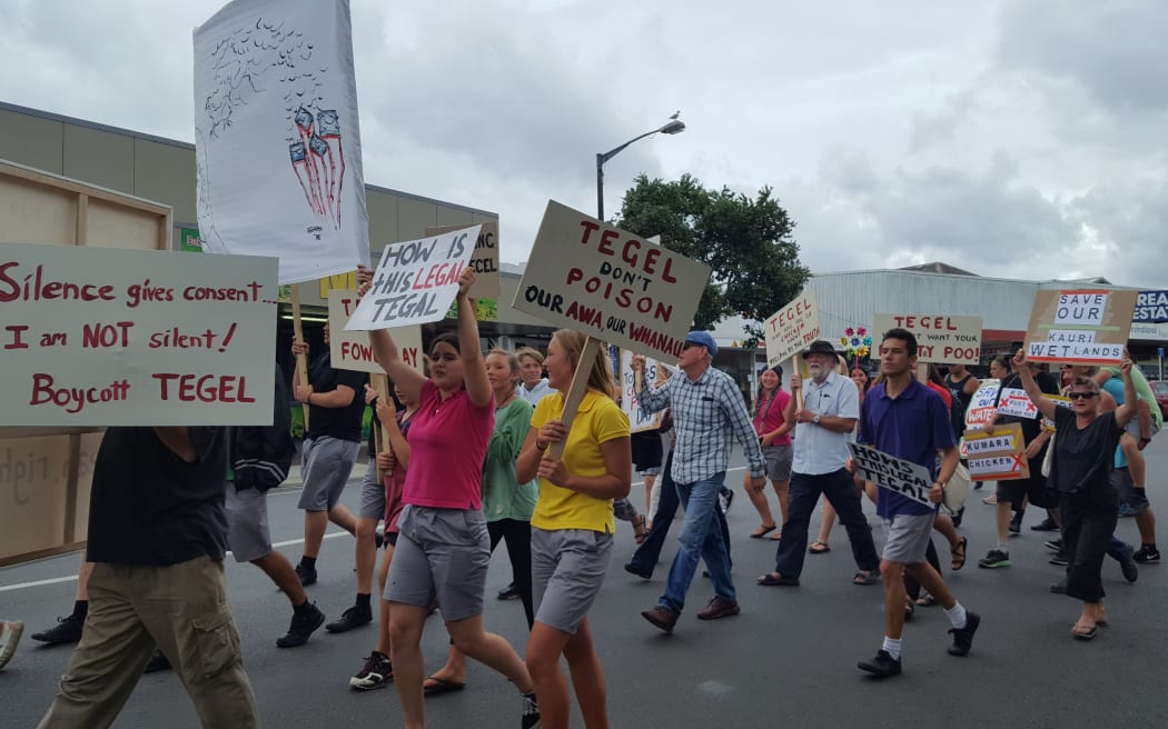 Protest over planned mega chicken farm | RNZ News