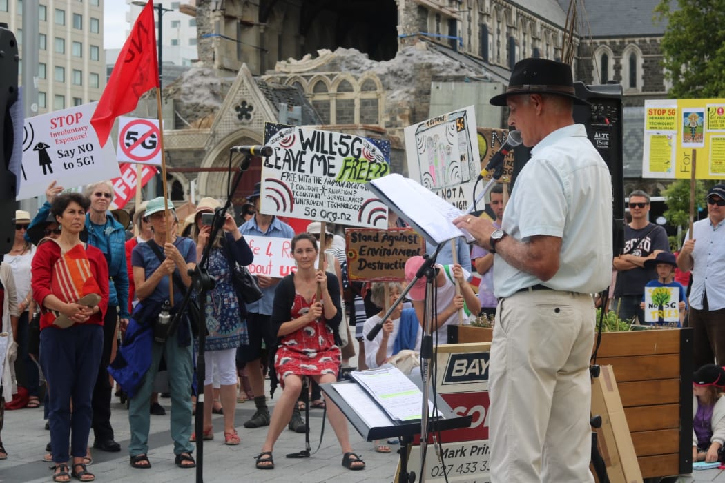 Anti-5G protestors rally in Christchurch as roll-out continues | RNZ News