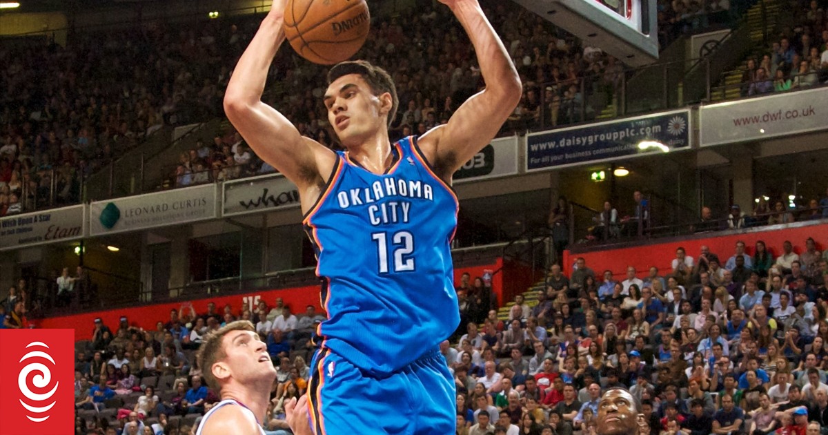 Adams shoulders load as OKC win at San Antonio | RNZ News