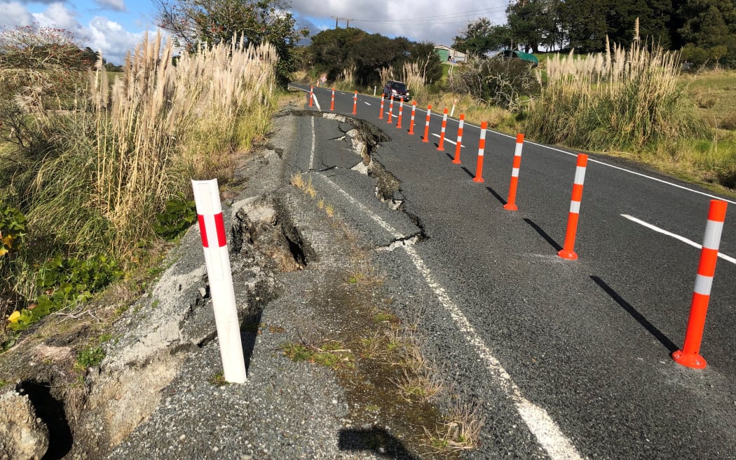 The Week in Detail: Bank fraud, broken roads and the kākāpō | RNZ