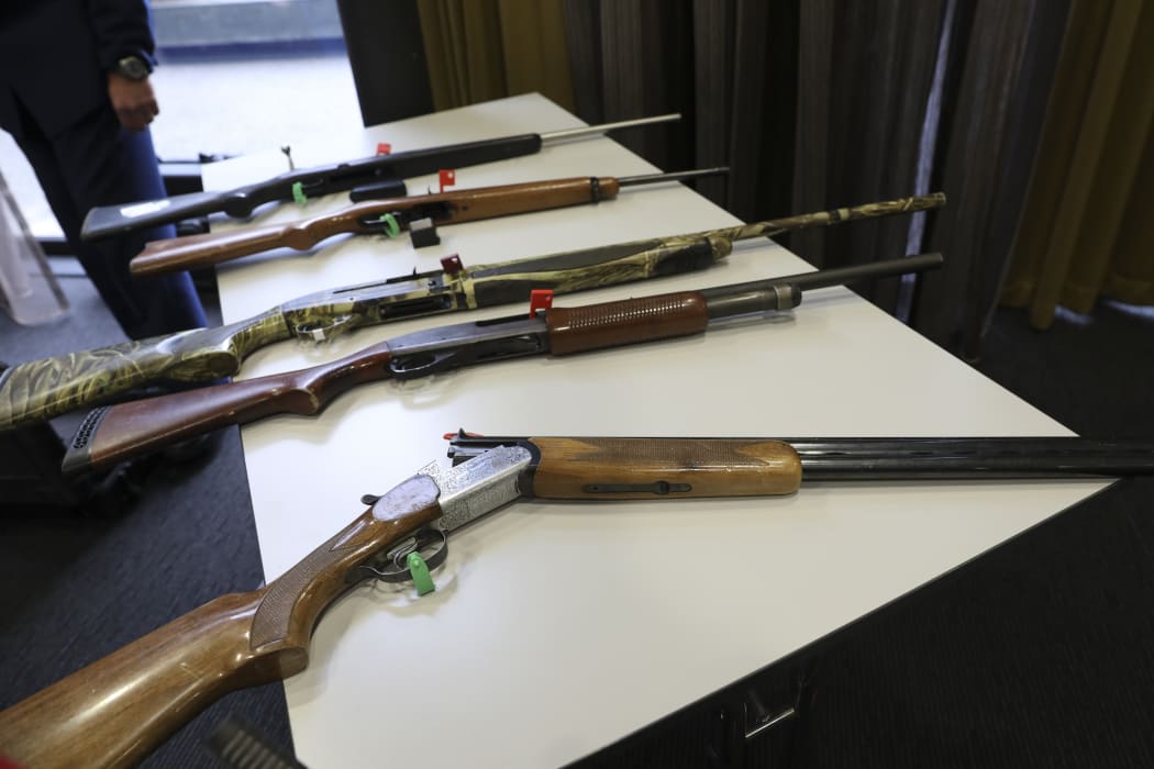 Police crackdown on gangs' gun suppliers | RNZ News