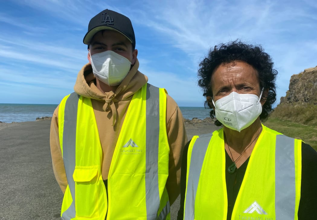 Rāhui spreads along coast in shellfish 'crisis' | RNZ News