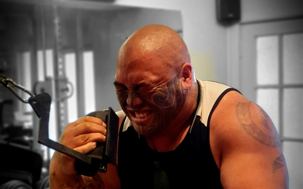 Australian strongman wins Iron Hand arm wrestling | RNZ