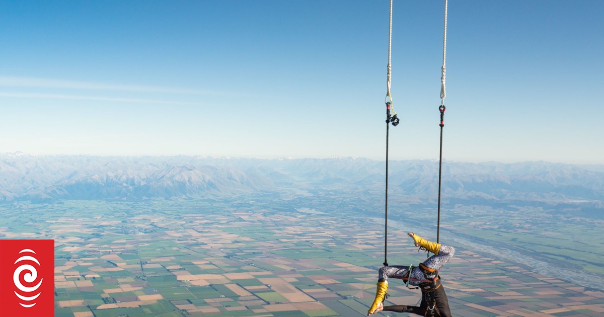 Trapeze artist smashes world record | RNZ News